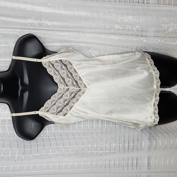 Vintage | Intimates & Sleepwear | Vintage Midcentury Lace Cream White ...